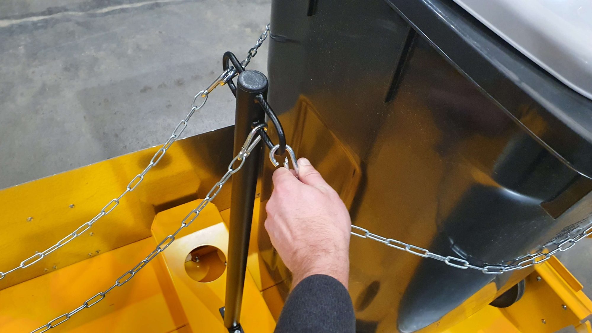 Maßgeschneiderter LEAN-Routenzug zur Beförderung von Mülltonnen - ManuLine